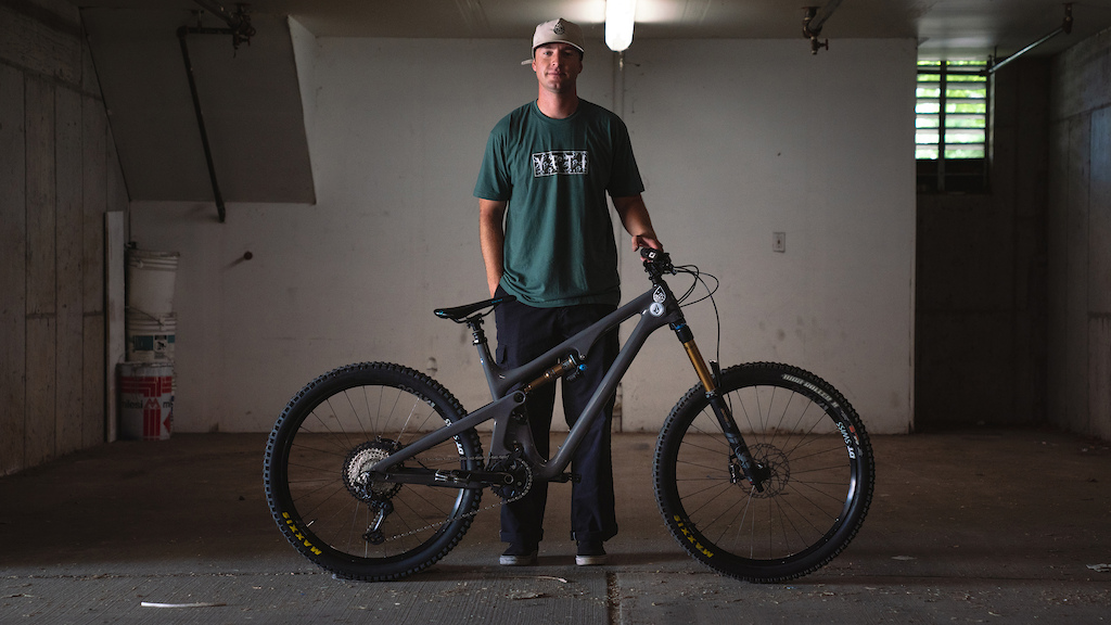 Video: Summer Vibes & Shredding with Bryn Bingham & Warren Kniss - Pinkbike