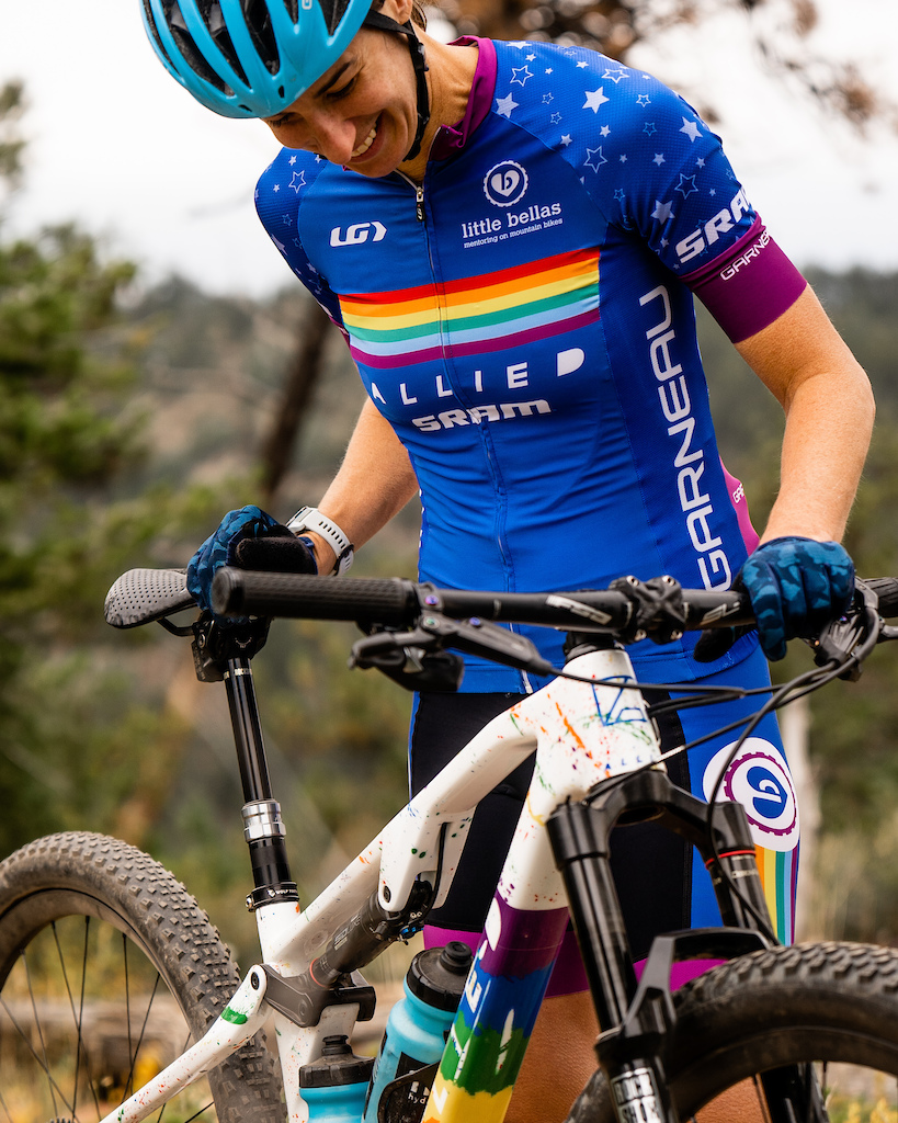 LEA DAVISON’S CUSTOM ALLIED BC40 - Pinkbike