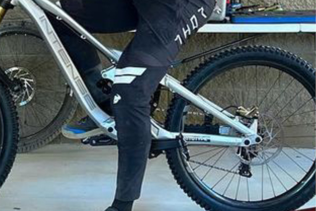 Spotted: A New High Pivot 6-Bar Intense Prototype DH Bike - Pinkbike