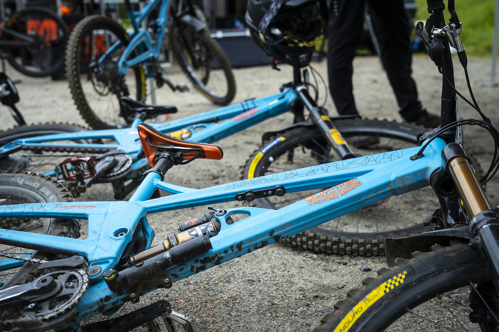 Video: Orange Factory Racing Wraps Up The 2022 Season - Pinkbike