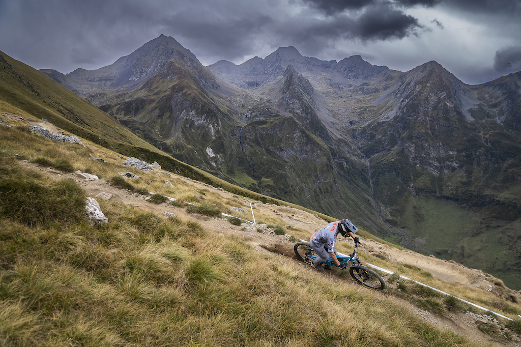 Video: Orange Factory Racing Wraps Up The 2022 Season - Pinkbike