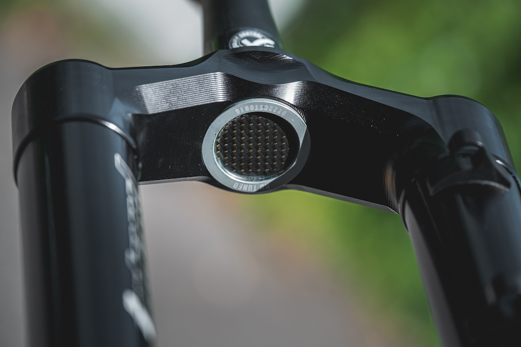 First Look: Intend's Upside Down XC Fork Uses a Carbon-Tubed Damper ...