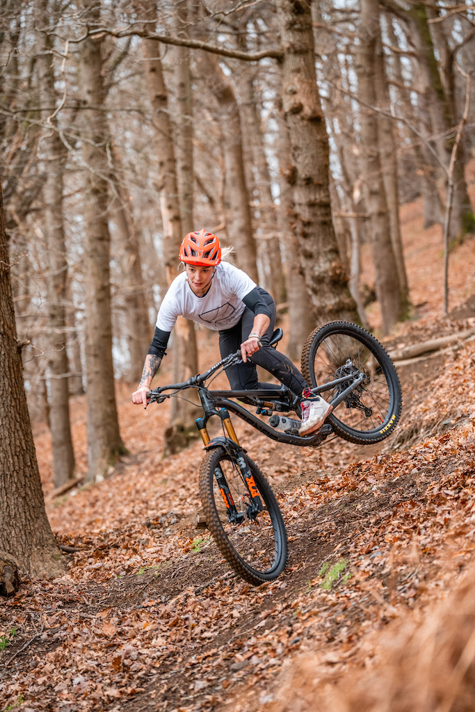 Becci Skelton Back on HUNT wheels for 2023 - Pinkbike