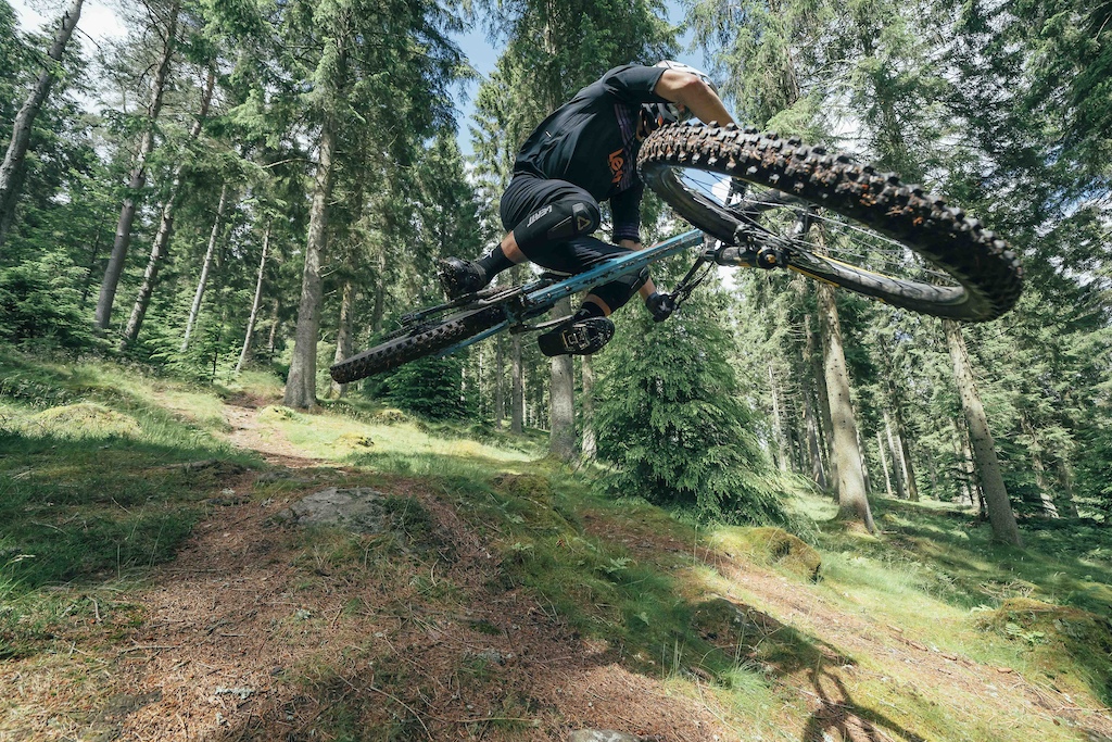 Leatt Releases Two New Airflex Knee Guards - Pinkbike