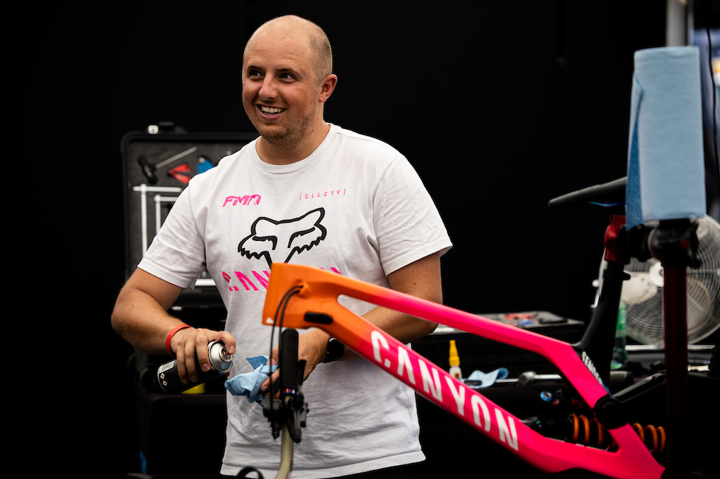 Video: The Highs & Lows of Racing with the Canyon CLLCTV FMD Team in ...