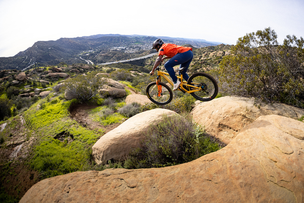Video: Behind the Shot With Heather Young & Eliot Jackson - Pinkbike
