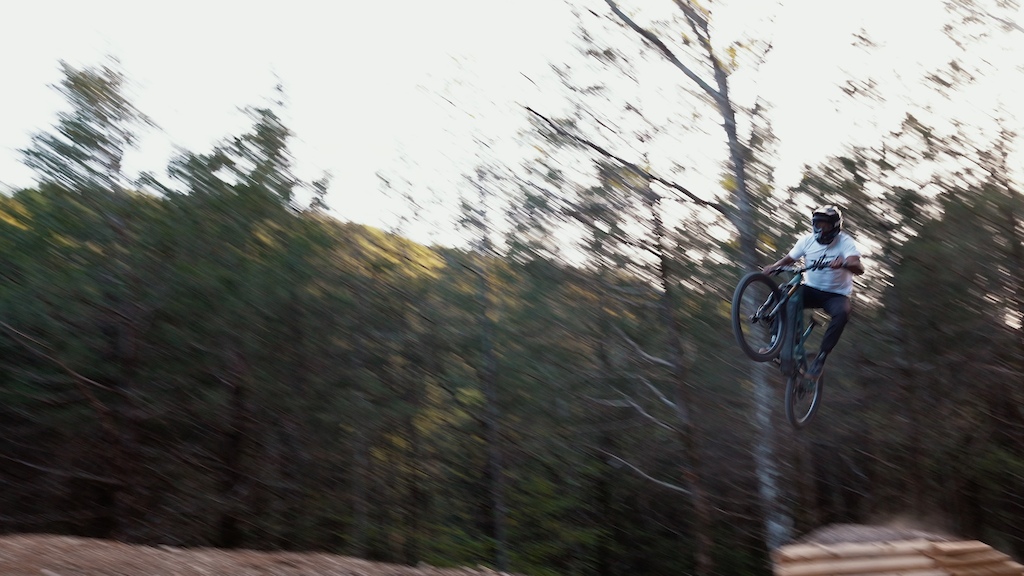 Video: A Lap Down USA’s Newest Freeride Line at Howler Bike Park - Pinkbike