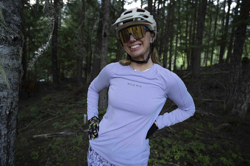 Pinkbike Gear Guide: 10 Summer Riding Kits for Women - Pinkbike