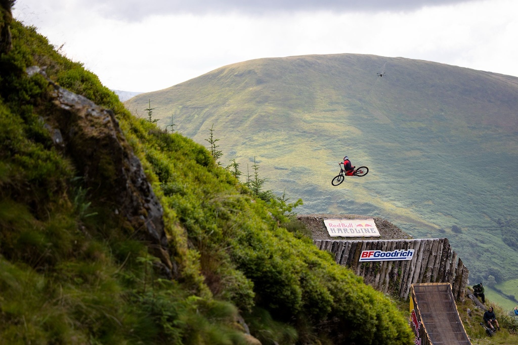 Video: Insane FPV with Kade Edwards on Red Bull Hardline DH Track ...