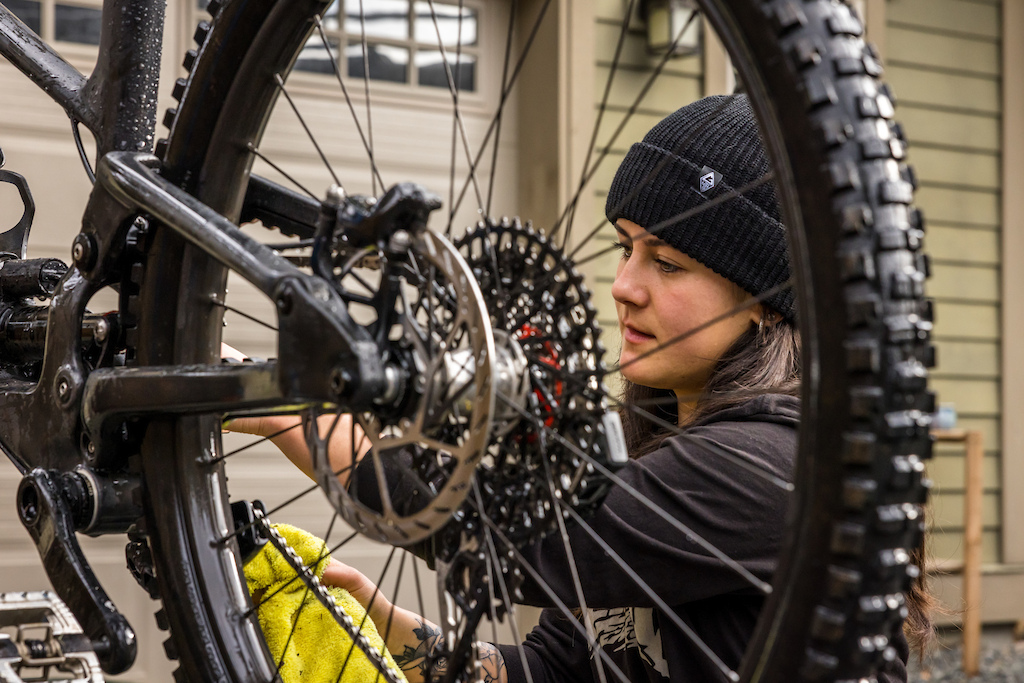 Photo Story: Off Season with Emmy Lan - Pinkbike