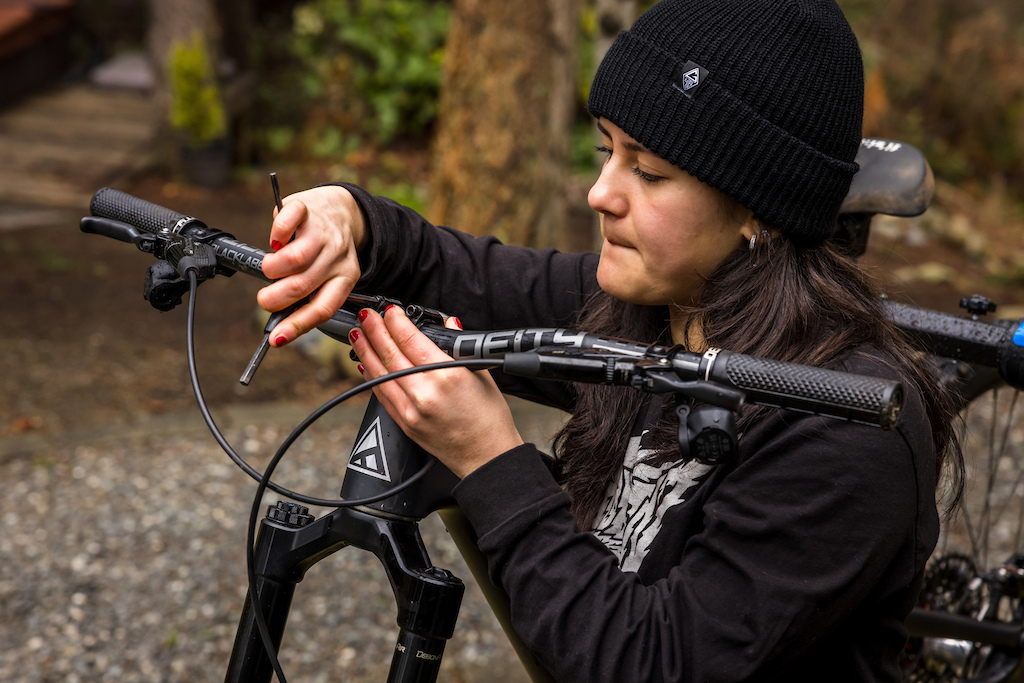 Photo Story: Off Season with Emmy Lan - Pinkbike
