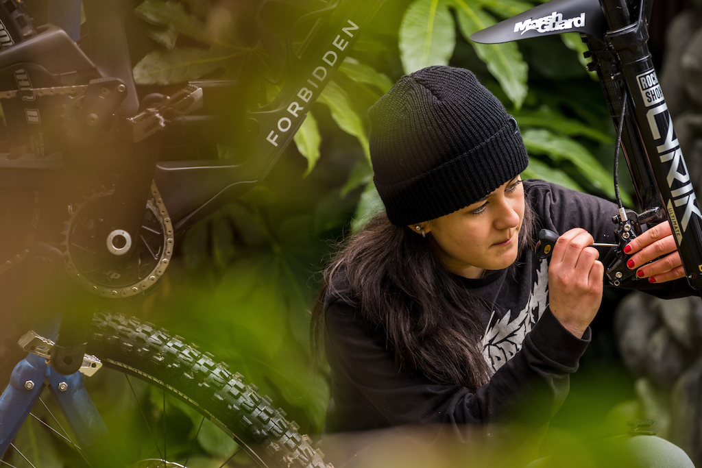 Photo Story: Off Season with Emmy Lan - Pinkbike