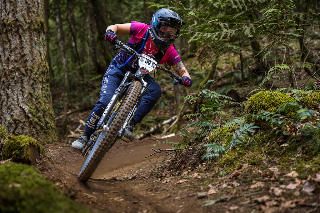 Photo Story: Off Season with Emmy Lan - Pinkbike