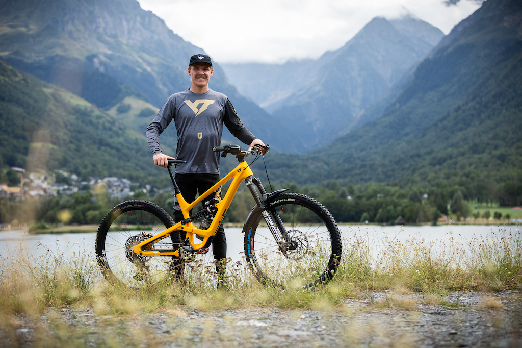 Bike Check: Comparing Jack Moir, Kasper Woolley & Christian Textor's ...