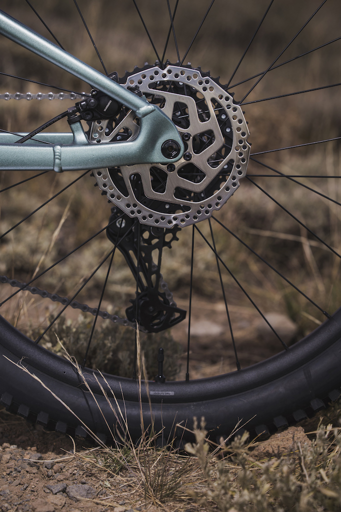 First Look: Giant Updates the Entry-Level Full-Suspension Stance - Pinkbike
