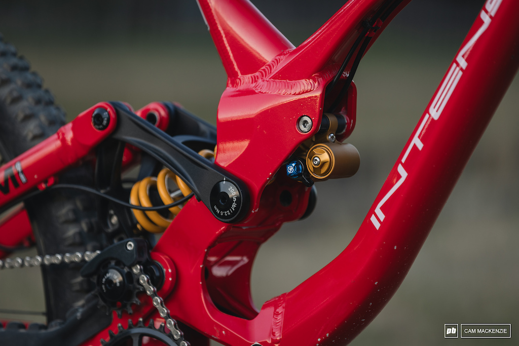 Bike Check: Louise Ferguson's Intense M1 - Red Bull Hardline Tasmania ...