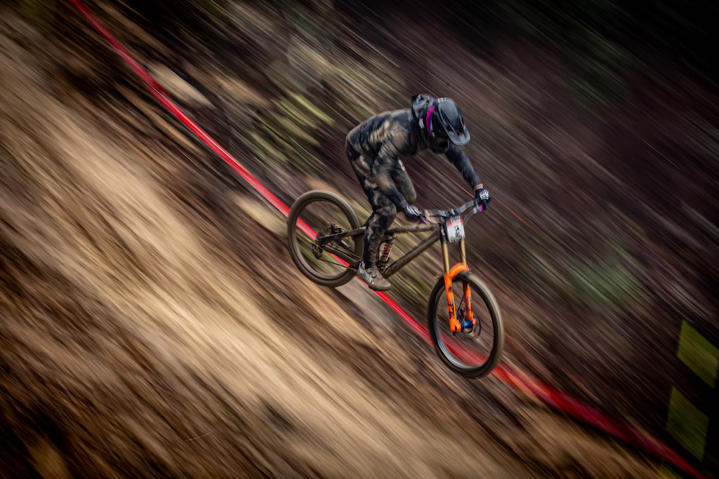 Video: Asa Vermette & Zanna Logar Win Downhill Southeast TTC - Race ...