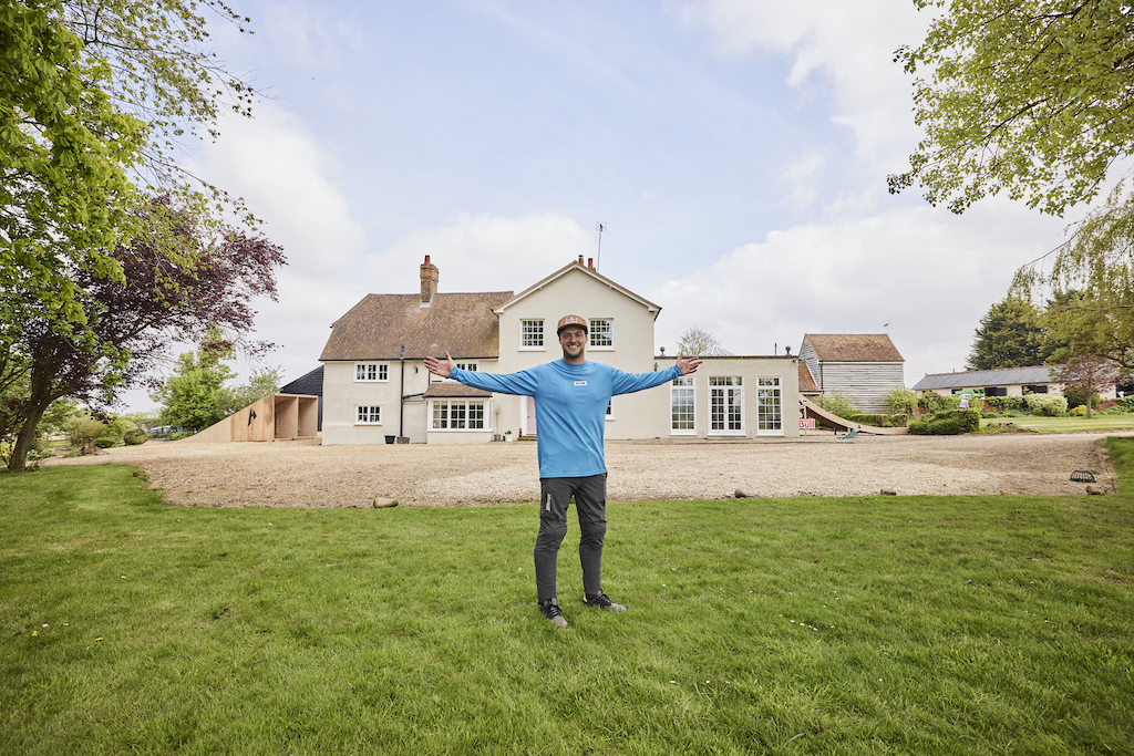 Video: Matt Jones Builds A Huge Ramp & Jumps Over His House - Pinkbike