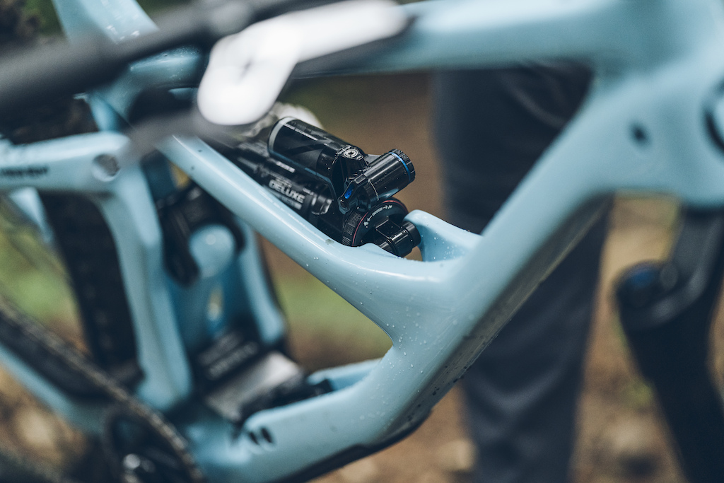 First Ride: Spot Mayhem 140 - A Trail Bike With a Titanium Leaf Spring ...