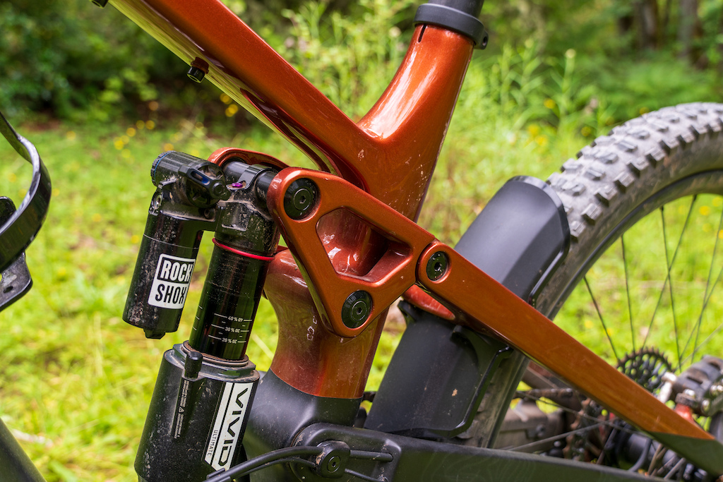 Review Trek s 2025 Slash 9.9 is a Ridiculously Good Descender Pinkbike