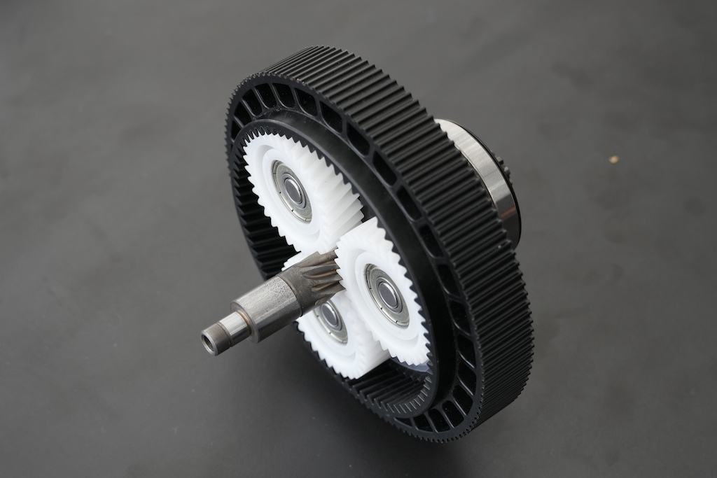 Owuru's Continuously-Variable Motor Gearbox Unit - Eurobike 2025 - Pinkbike