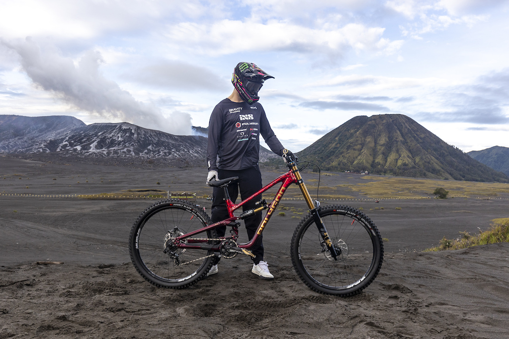 Sam Reynolds Signs with Polygon for 2026 & Beyond - Pinkbike