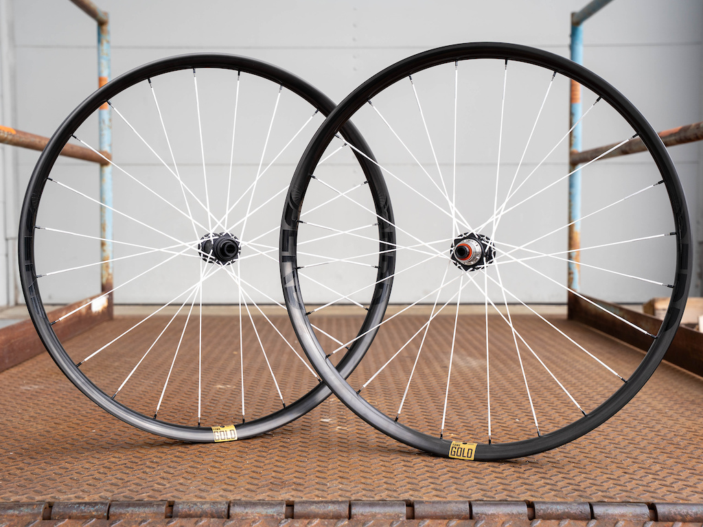 World's Lightest 30mm Carbon XC Wheels? Berd's New Hawk 30 Gold - Pinkbike