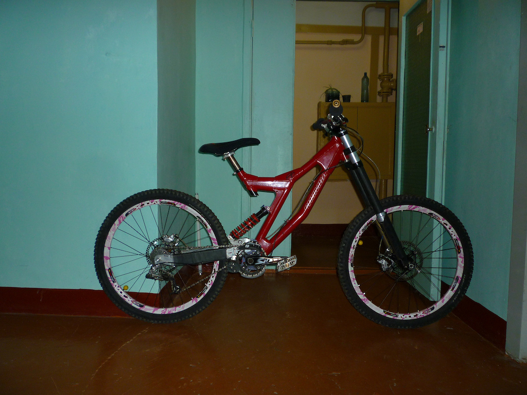 No rider at home in Kiev, Ukraine - photo by DENISKO - Pinkbike