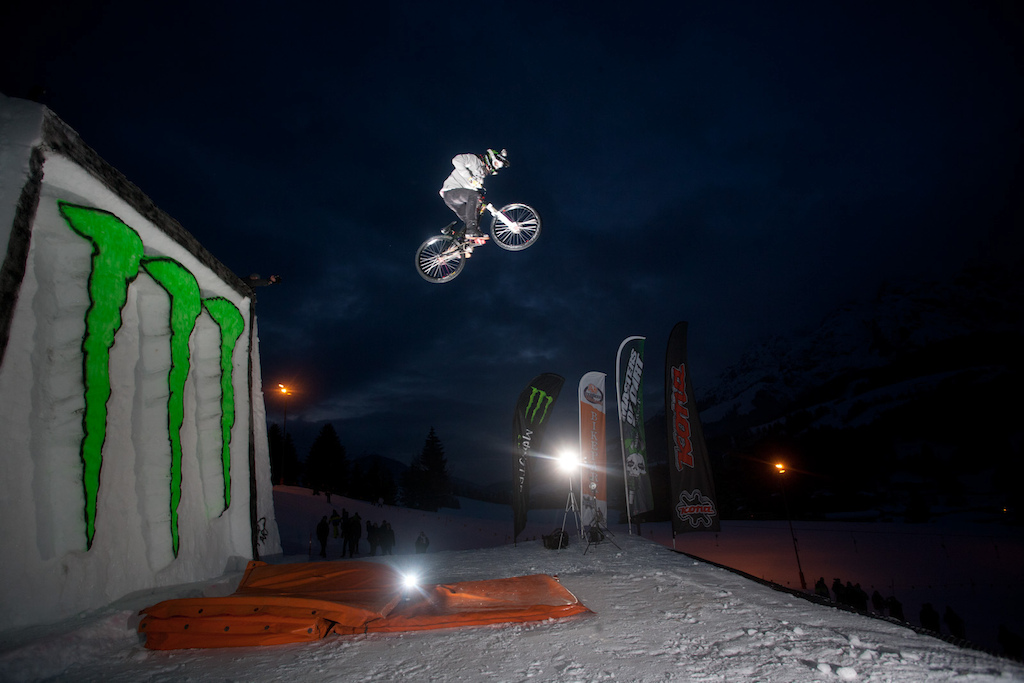 Whitestyle 2012 - Sam Pilgrim qualifies first! - Pinkbike