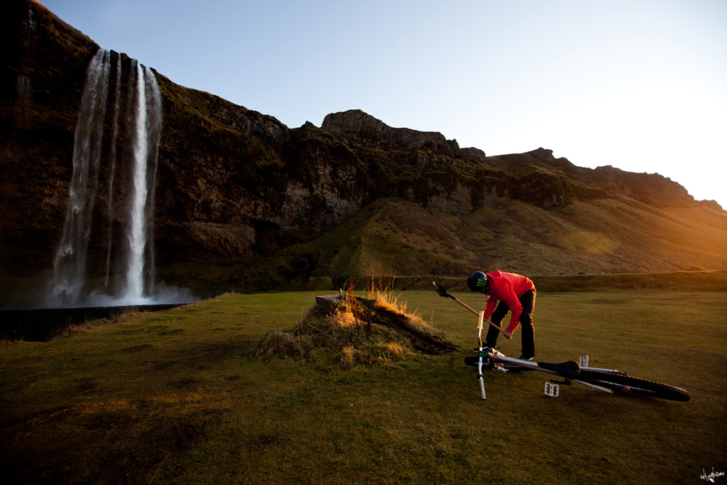 Iceland With Sam Pilgrim And Grant Fielder - Pinkbike