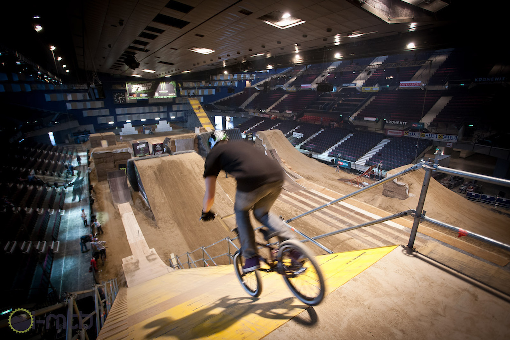 Masters of Dirt 2013 - Day 1 Practice and Setup - Pinkbike