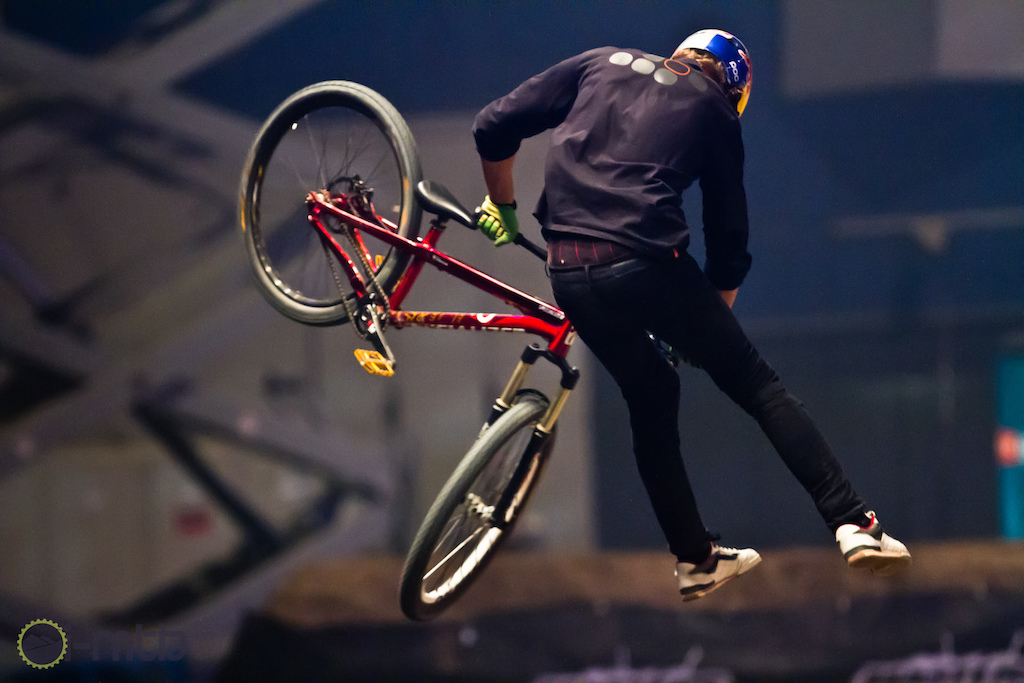 Show Time - Masters of Dirt Vienna 2013 - Pinkbike