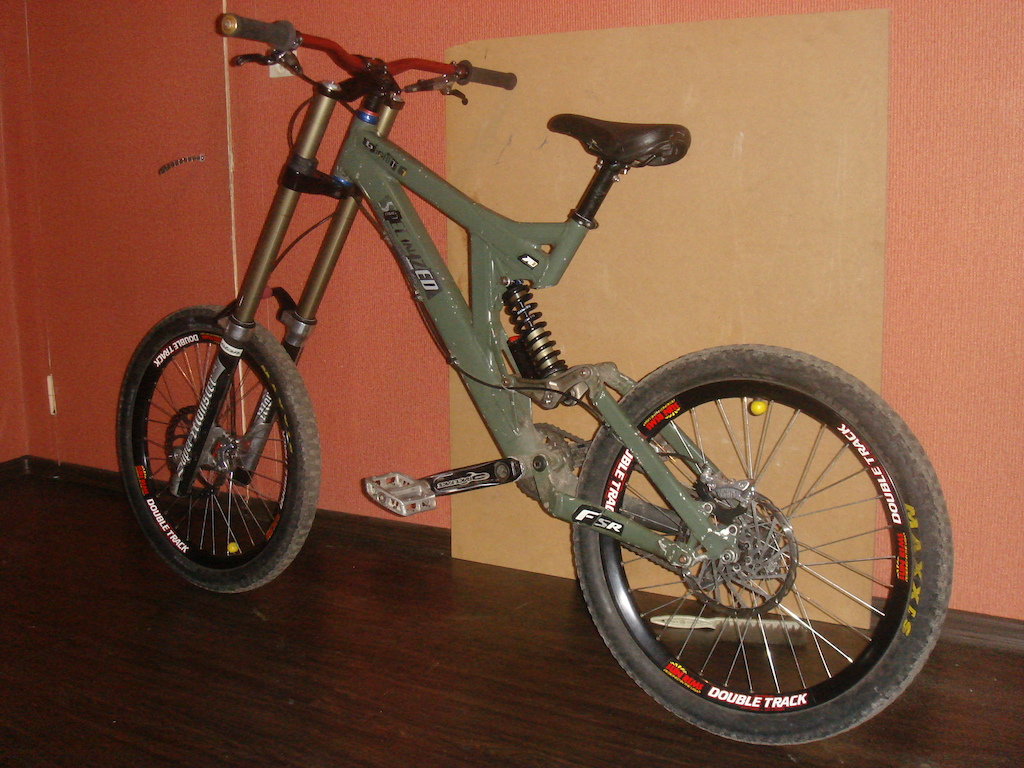 no rider at home in Kiev, Ukraine - photo by DENISKO - Pinkbike