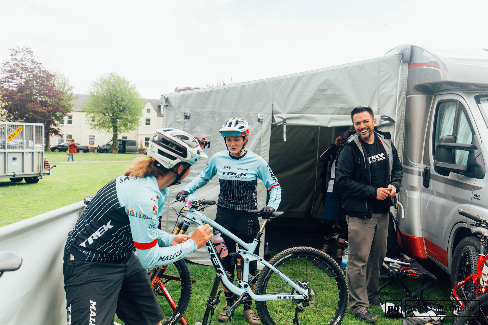 Rolling with the Trek Factory Girls - Photo Epic - Pinkbike