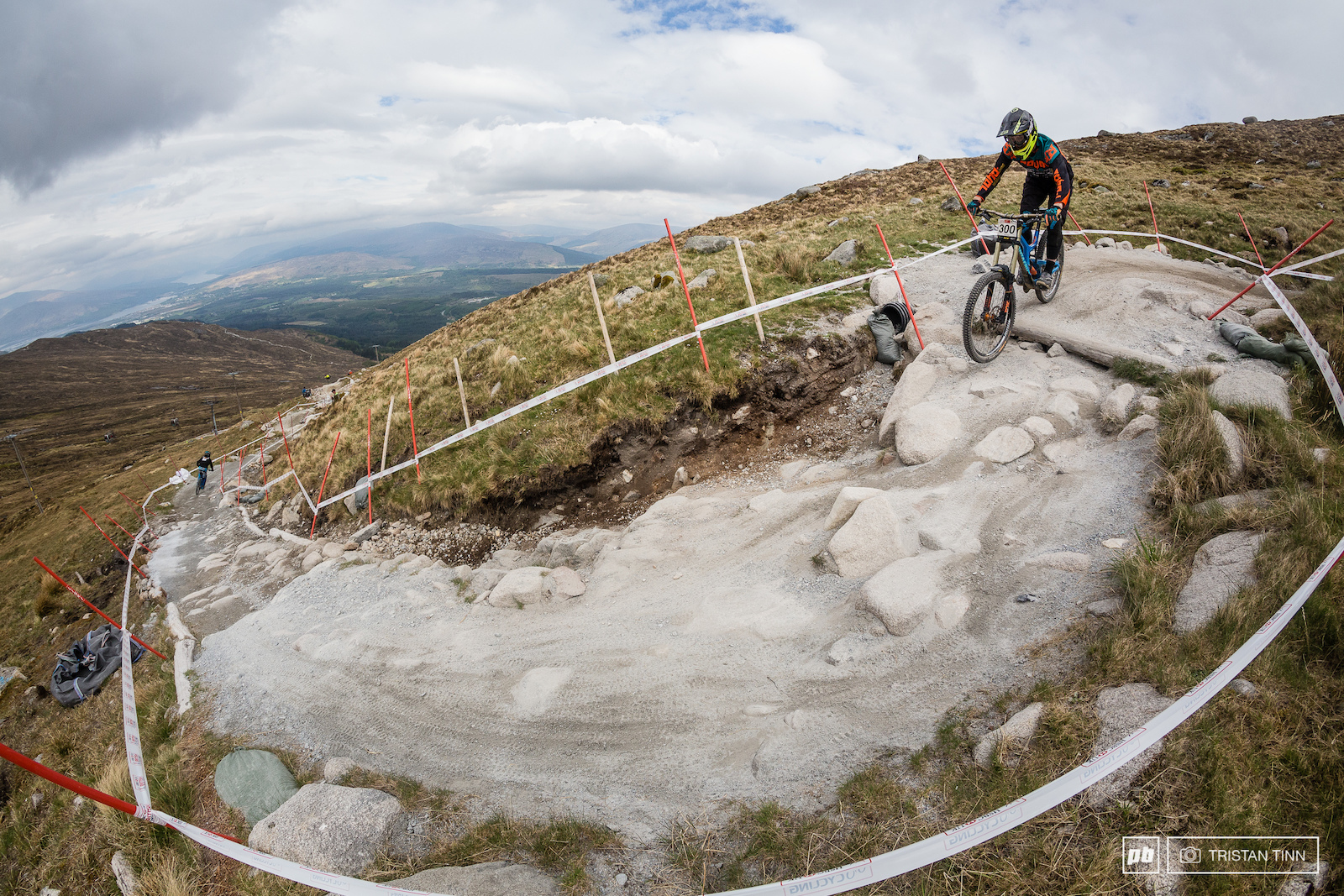 HSBC UK National Downhill Series Round 2, Fort William - Practice ...
