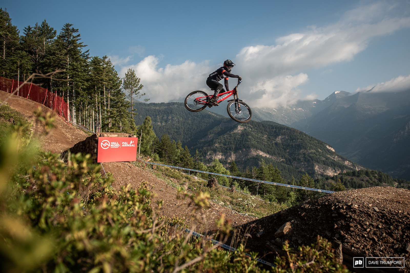 Qualifying Photo Report: Altitude Sickness - Vallnord World Cup DH 2018 ...