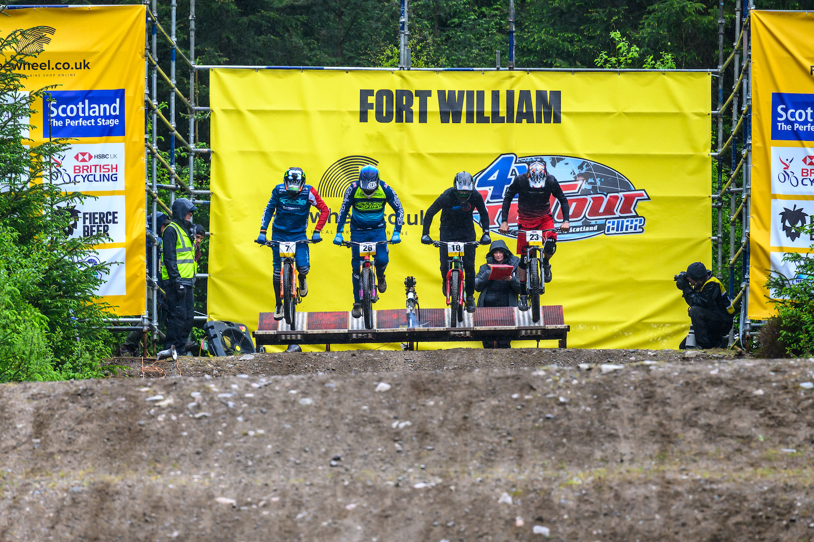 Photo Epic: 4X Protour Round 1 at Fort William - Pinkbike