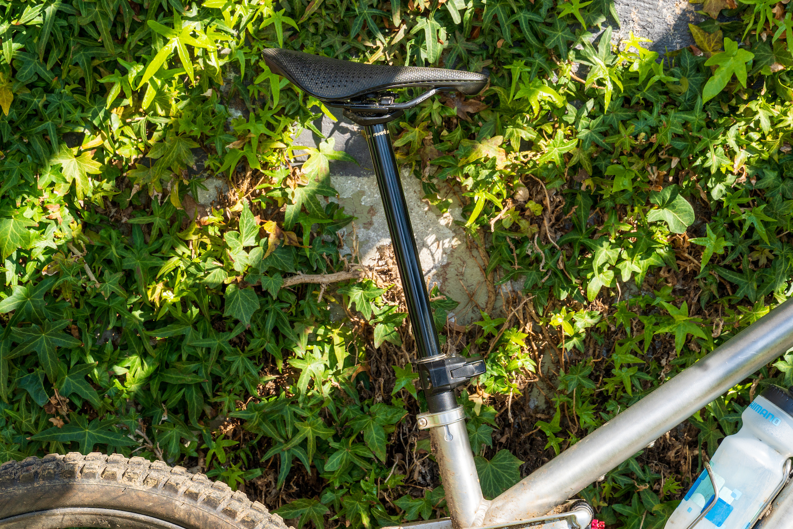 First Ride: RockShox's New Reverb AXS is the Longest Dropper Post on ...